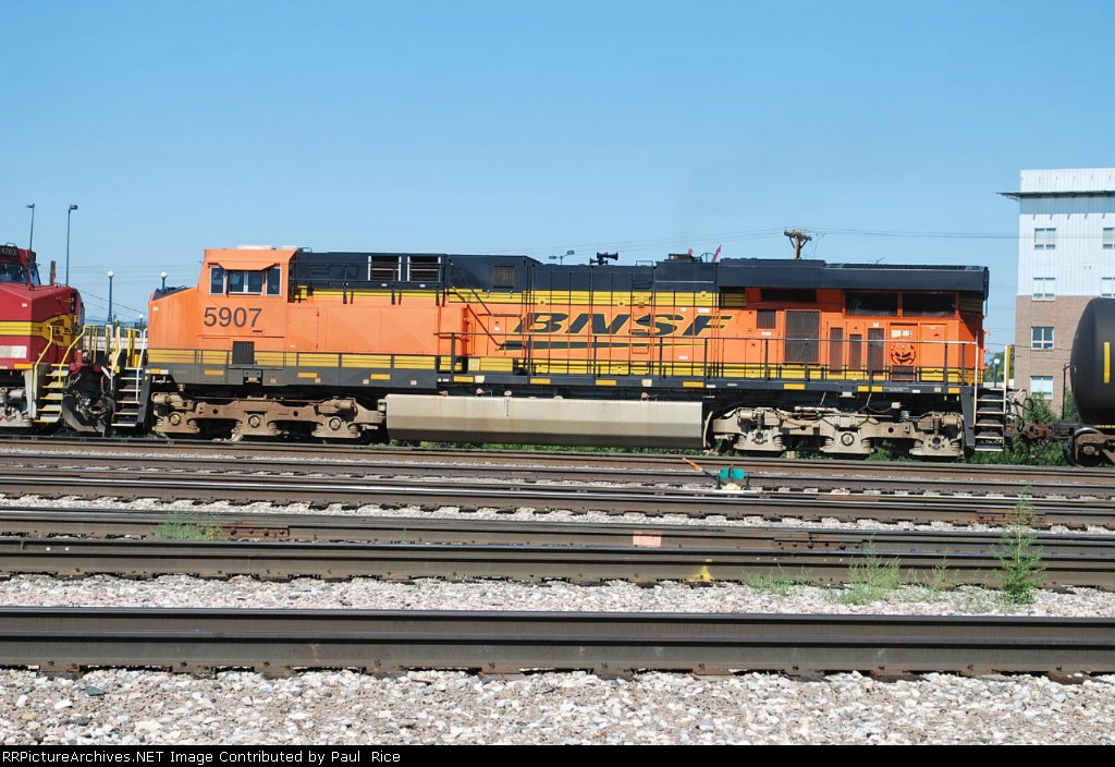 BNSF 5907